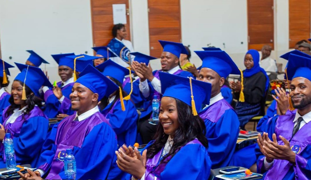 Universidade Rovuma gradua 25 estudantes e reforça compromisso com o ...